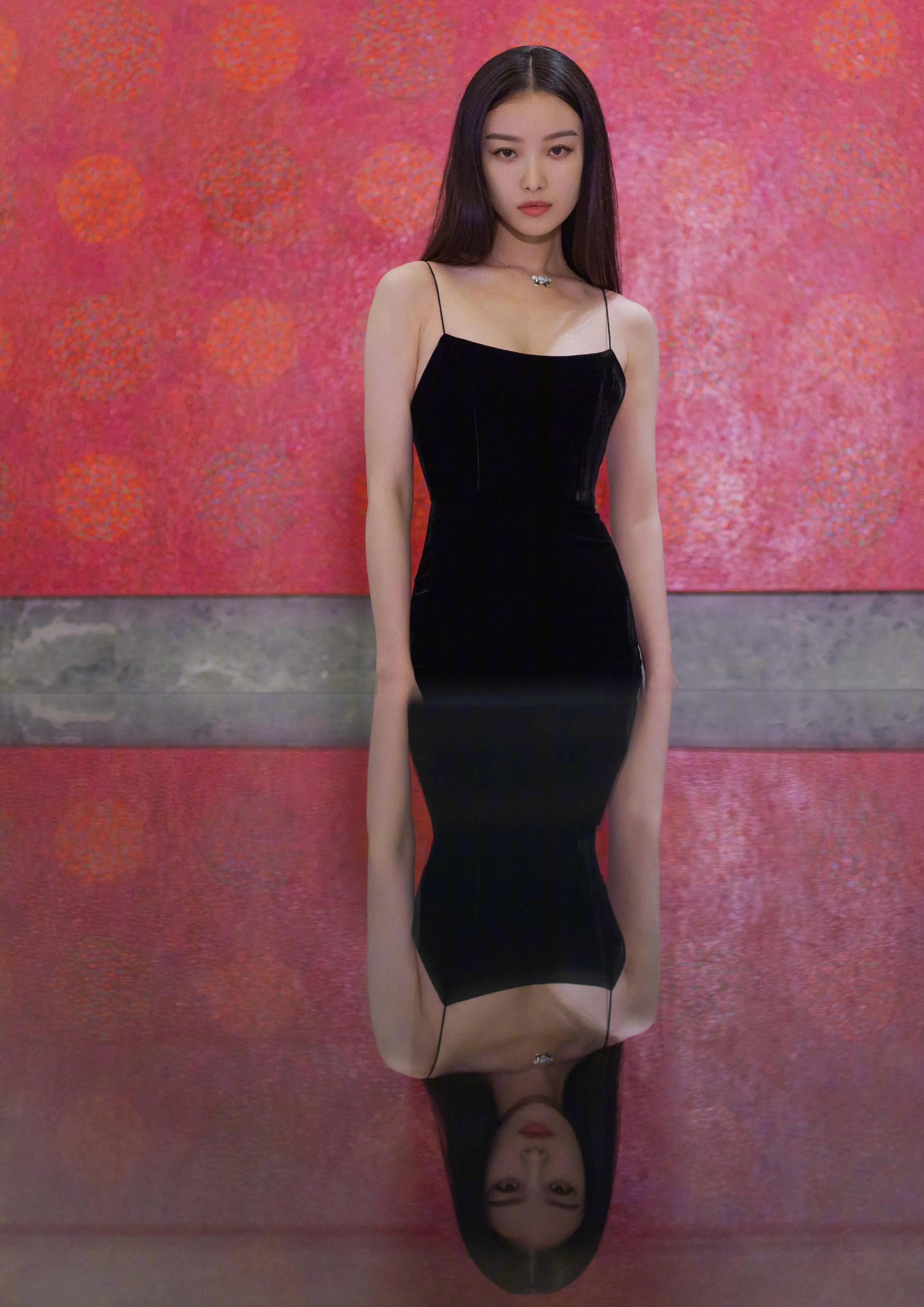 Ni Ni Hot Photo Album - iMedia