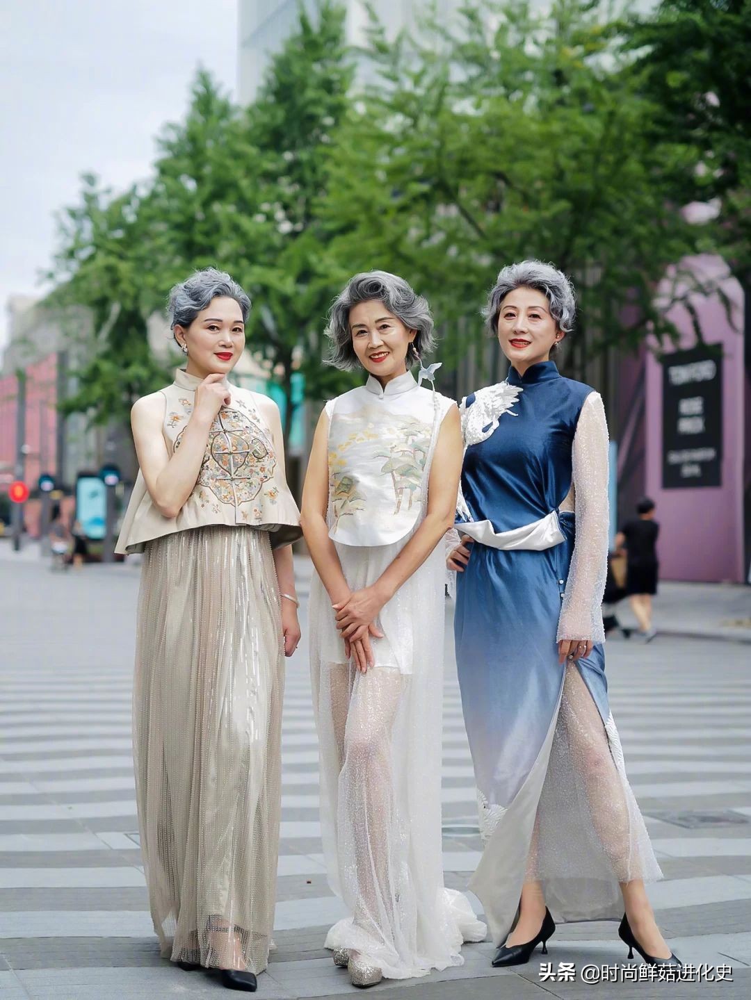 Who says Chinese aunts are not fashionable?This group of "fashionable ...