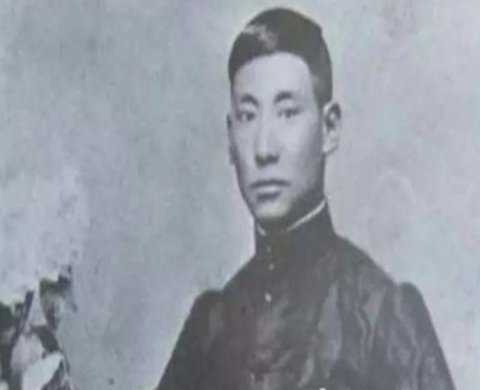 In 1946, Kong Lingjun was molested by Long Yun's son. The two sides ...