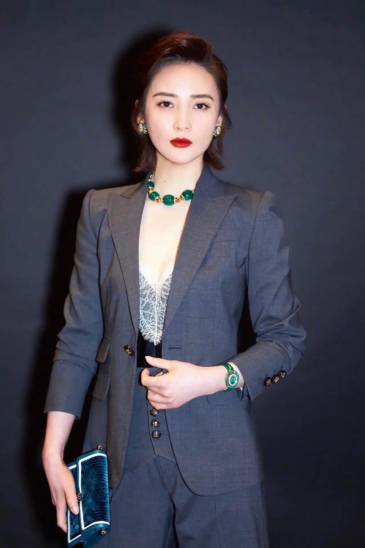 Graceful and glamorous goddess Jiang Qinqin - iMedia