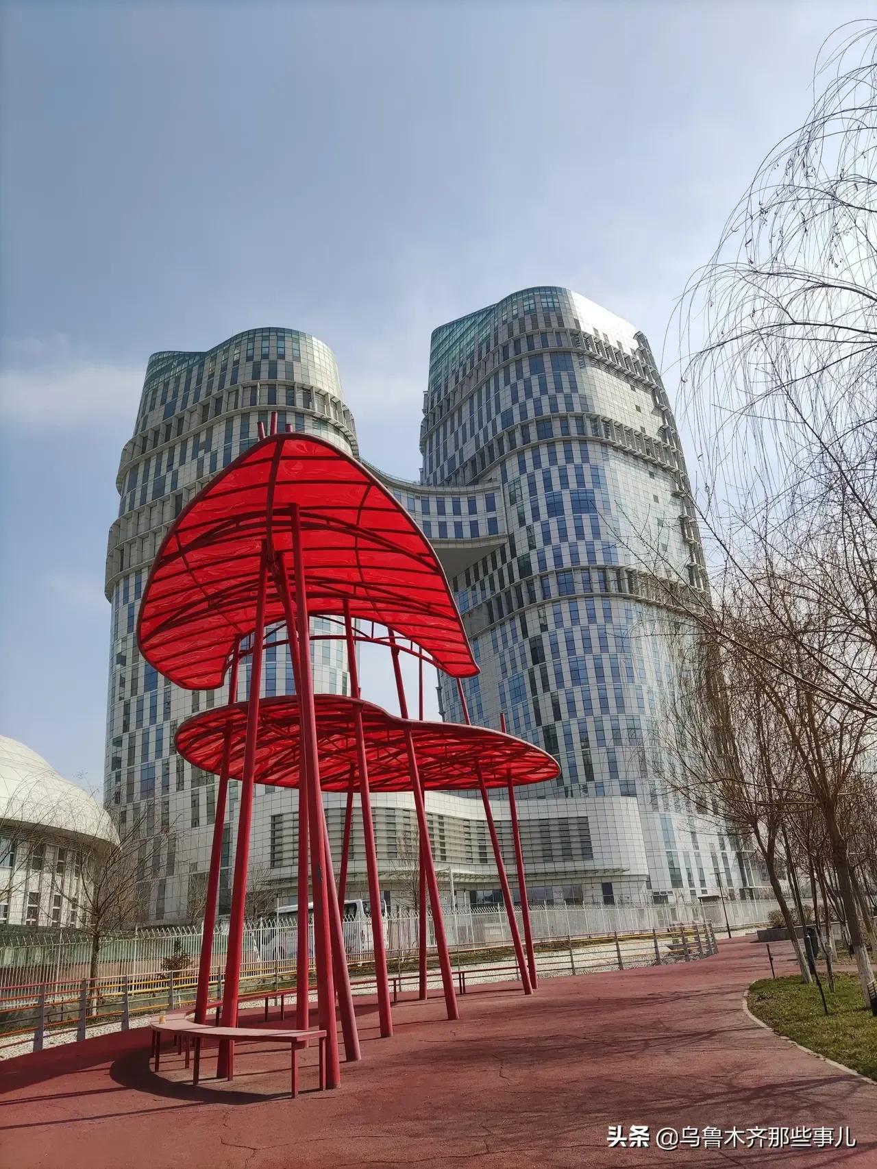 The Urumqi Cultural Center is on fire, and the new landmarks are ...