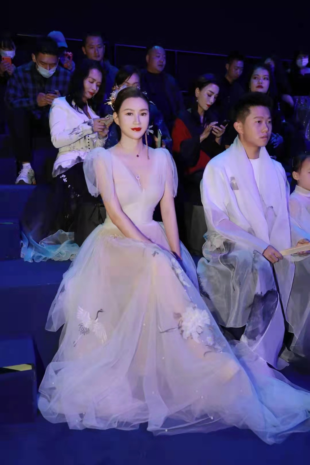 Not only write poems but also sing!This talented girl who appeared on ...