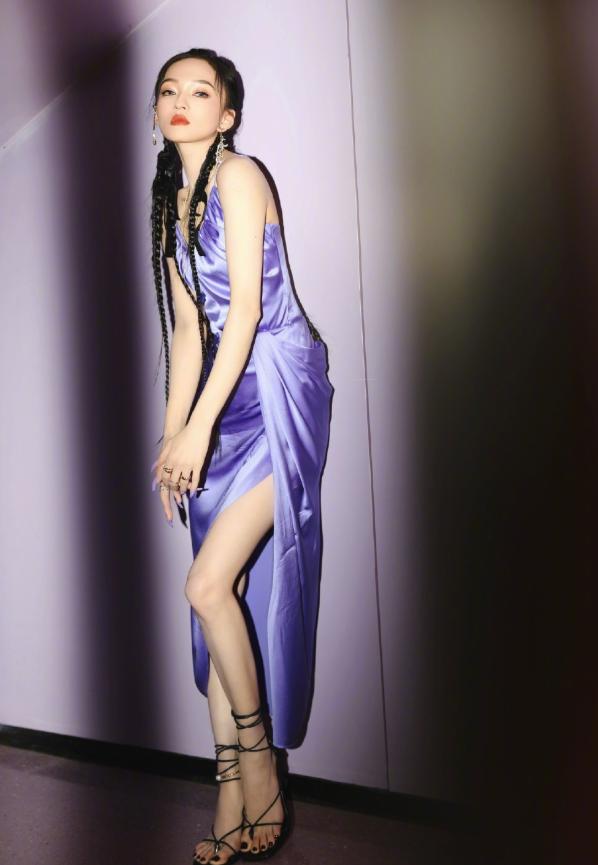 Zhang Shaohan used the laces as shoes to show her leg length, so Yang ...