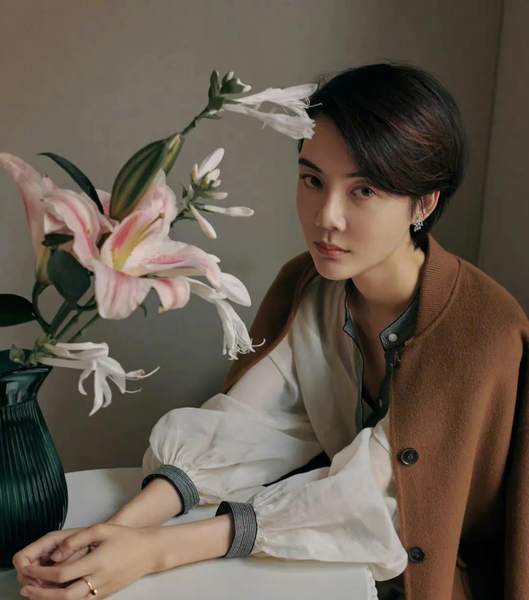 Cha Xiao's gentle light fell on his face, and his determined eyes added ...