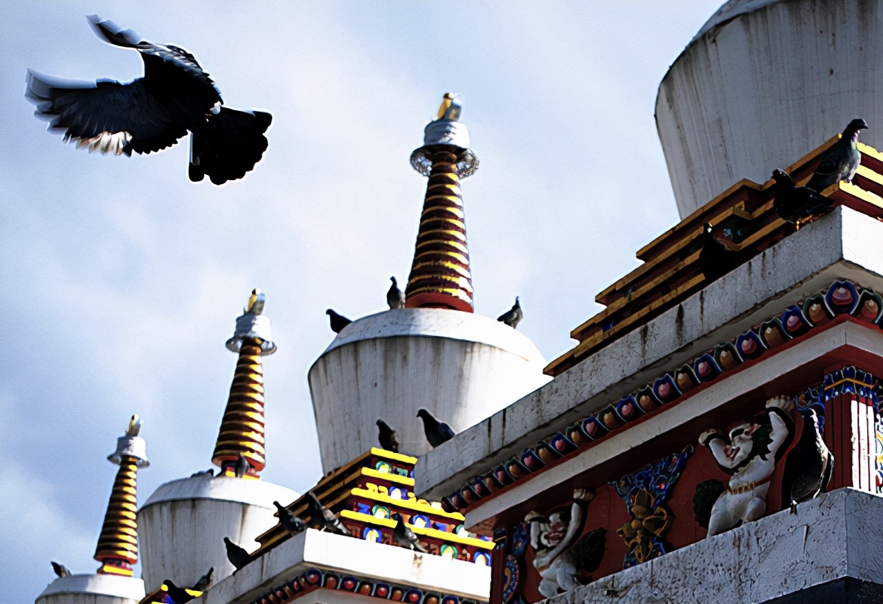 Taer Monastery: One of the six major monasteries of the Gelug Sect of ...