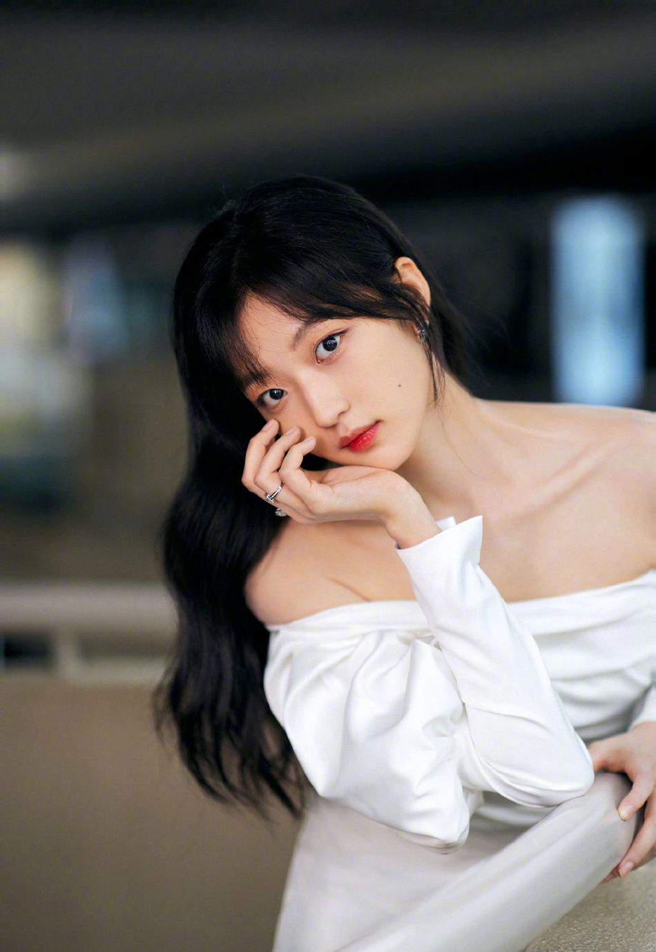 Beautiful actress Sun Qian sexy tube top white dress photo sharing ...