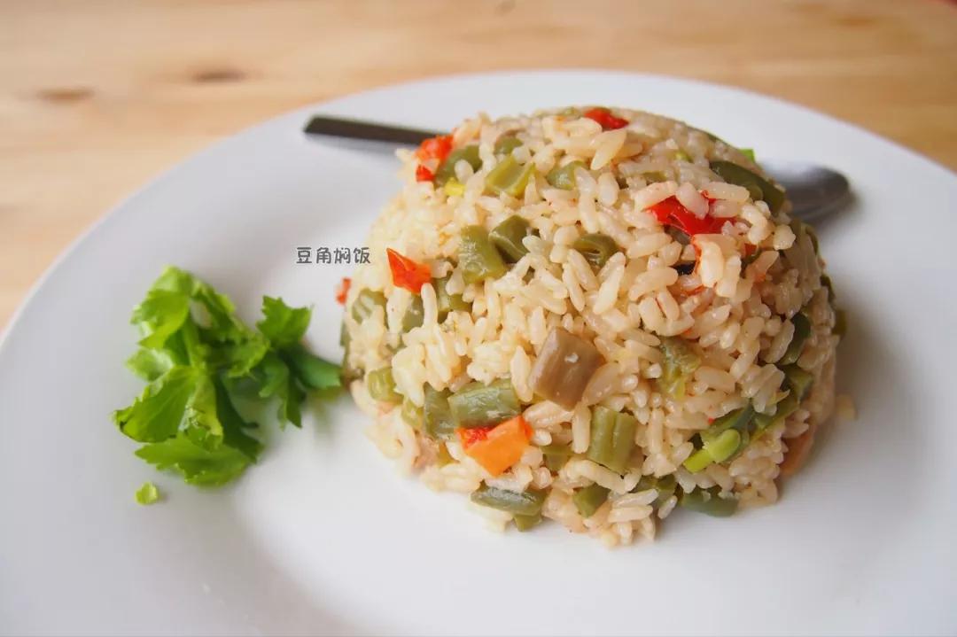 A lazy braised rice recipe made by a rice cooker, delicious and simple ...