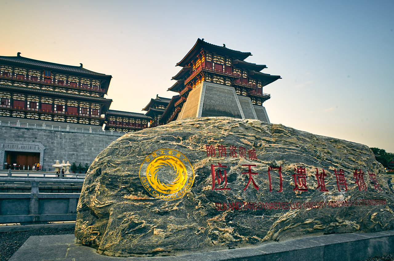 Yingtianmen sunset is shining obliquely, half of the high building is ...