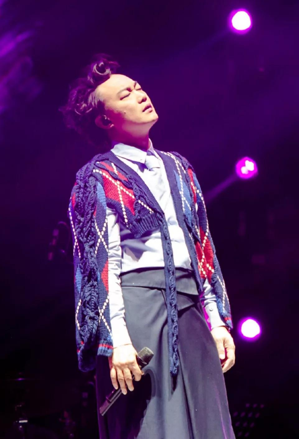 Eason Chan sings League of Legends: The lyrics of a song "Lonely Brave ...