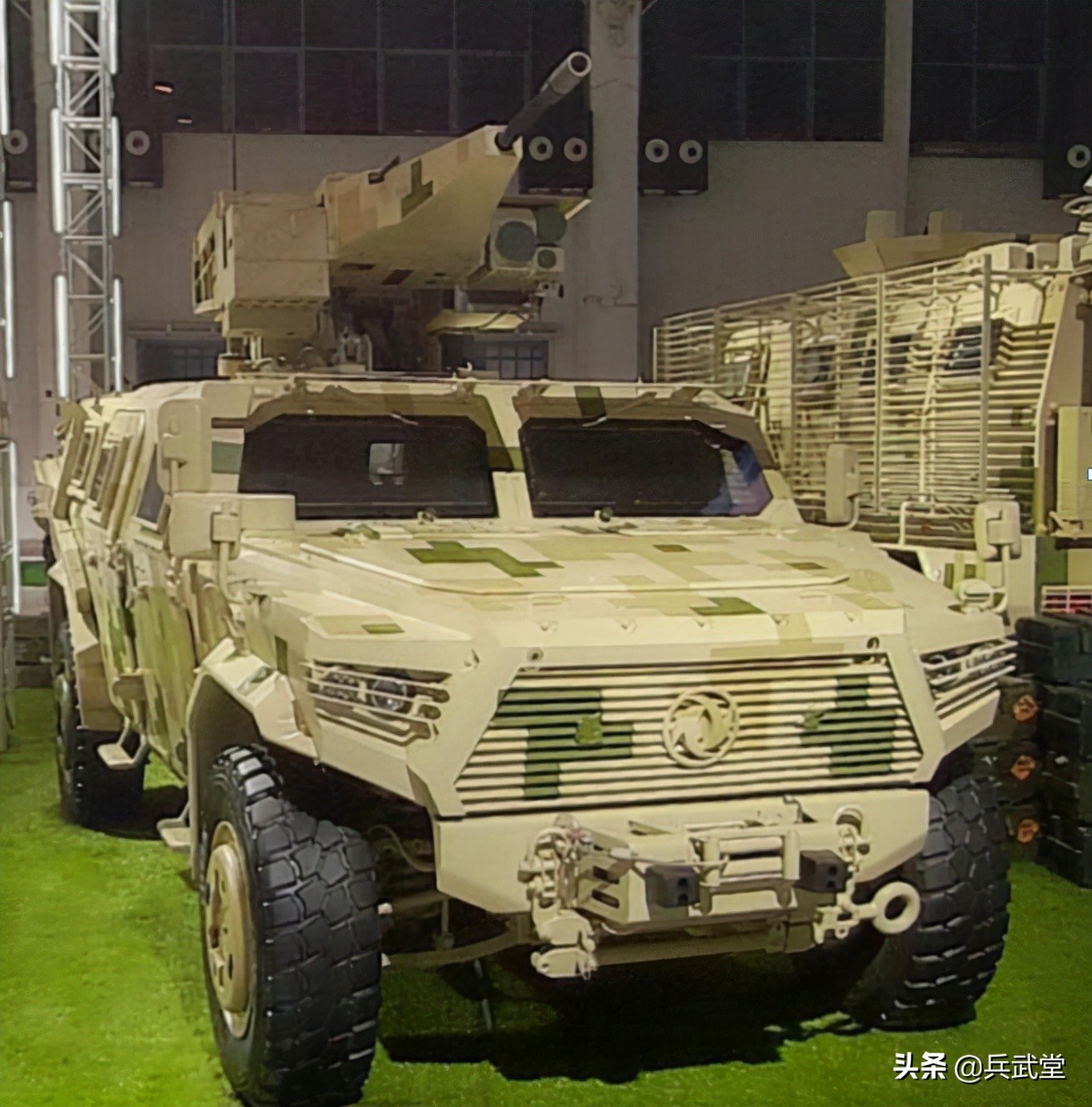 Who is more ferocious when the bobcat meets the warrior?The 40mm ...