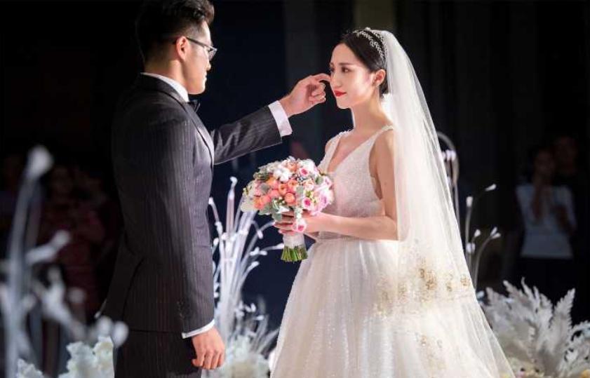 When getting married, a wedding is important. Zhao Liying and Feng ...