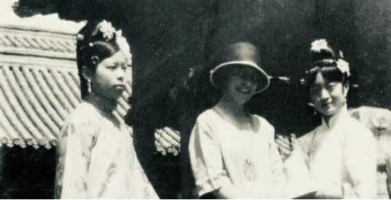 Why did Emperor Puyi throw the queen's child into the boiler - iMedia
