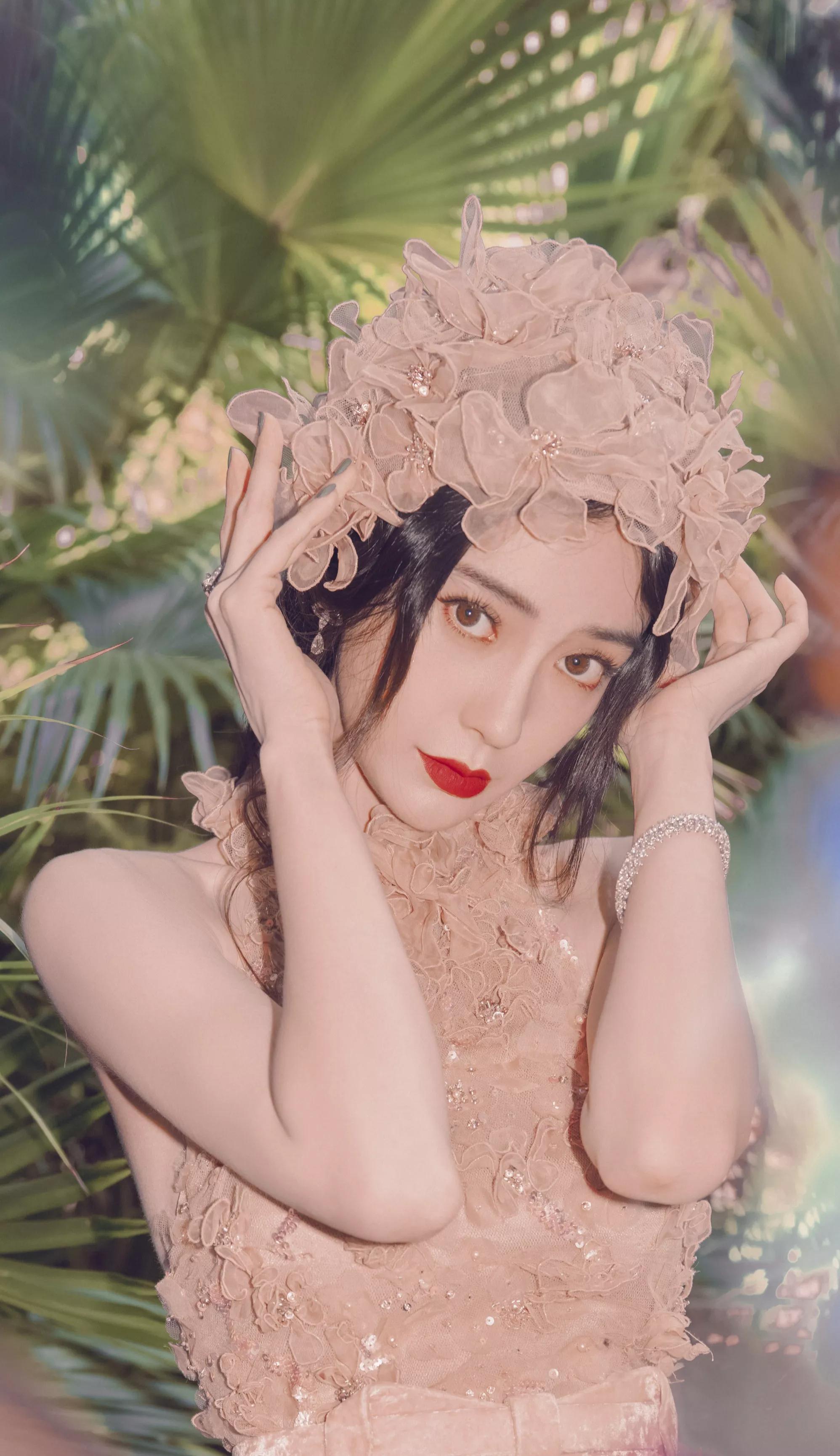 Angelababy is too beautiful, a long dress is like a beautiful fairy ...