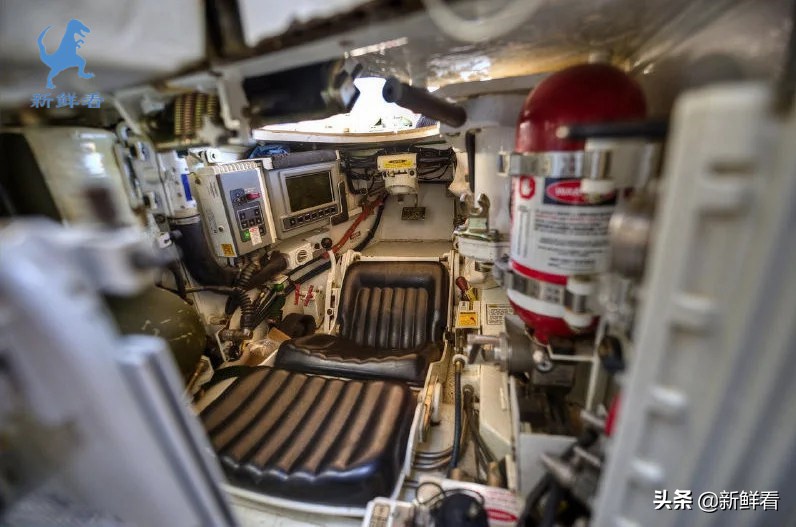 From the inside of the Russian and American main battle tanks, look at ...