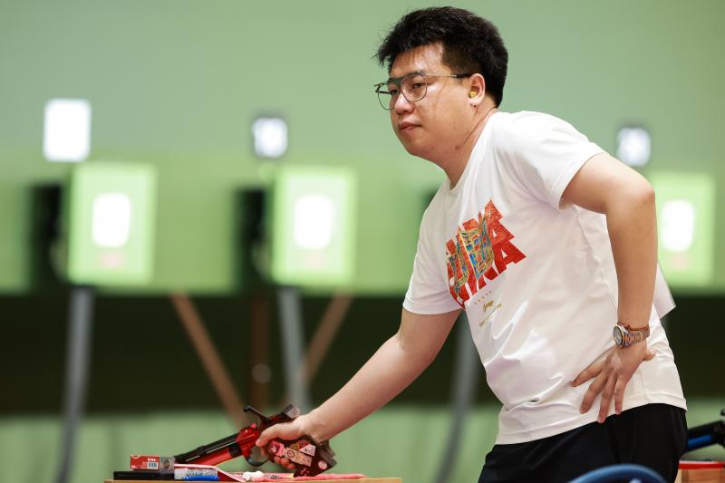 Pang Wei picks the bronze and Du Li silently cheers in the stands. The ...