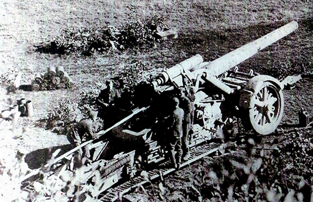 The 210mm Mörser 18 heavy mortar gun of the German artillery of World ...