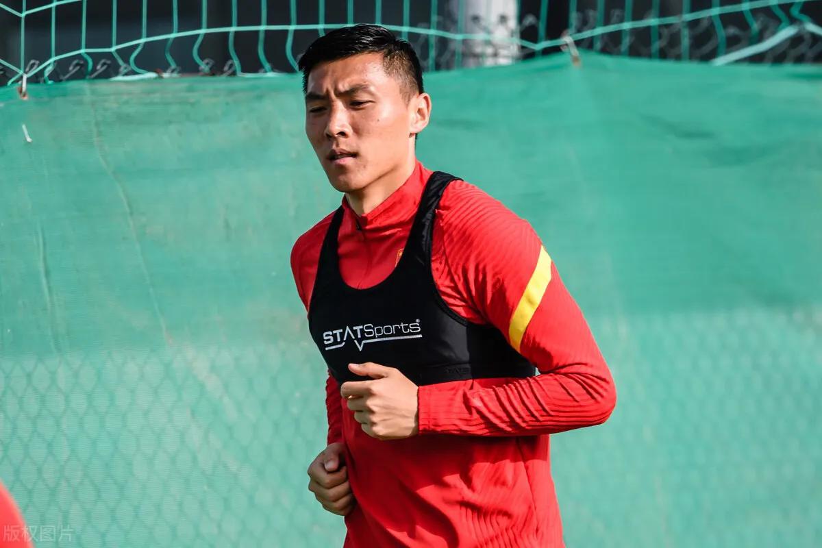 Yu Dabao played as a central defender and once again led the fire to ...