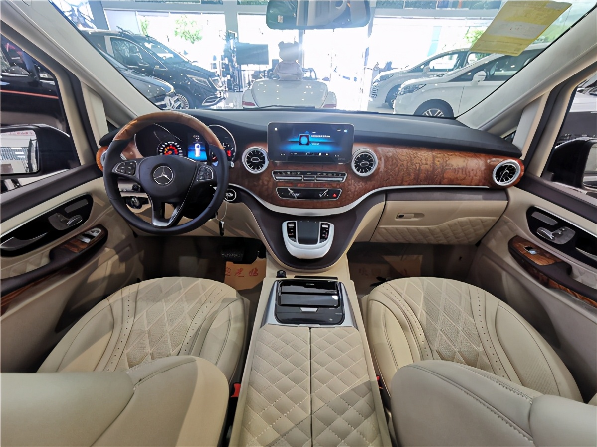 A more luxurious MPV than Elfa, Mercedes-Benz V260L high-top Bach ...