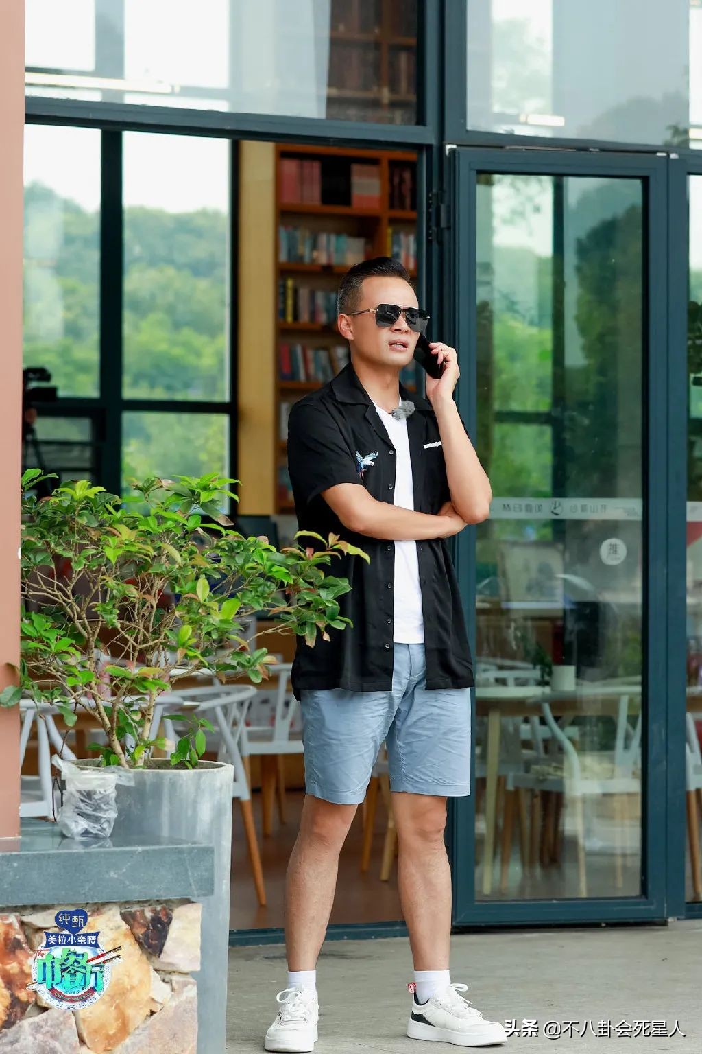 Huang Xiaoming's idol has a heavy burden. He wears thick-soled boots on ...