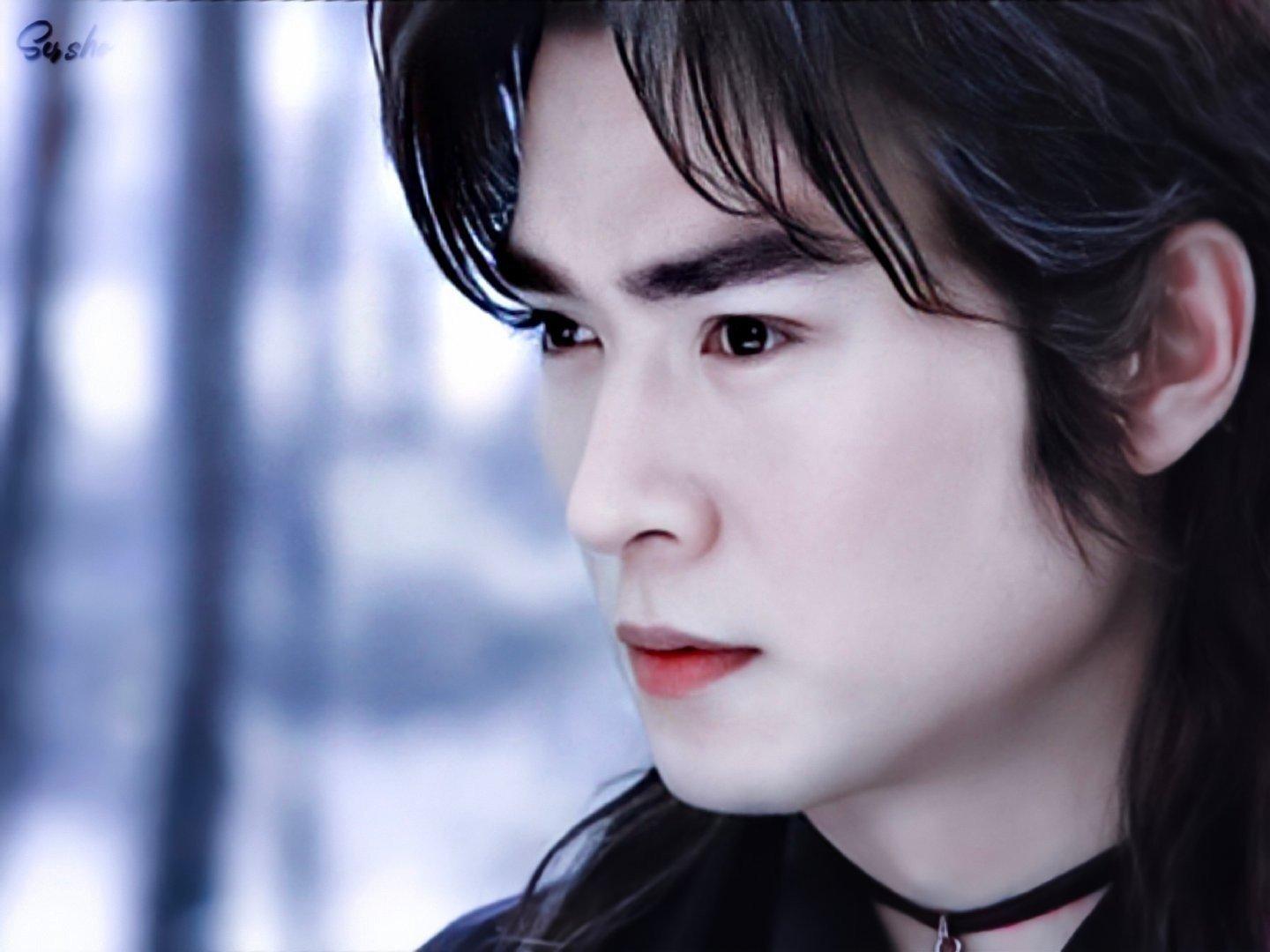 53-year-old Jiao Enjun wore women's strapless straps, and posted ...