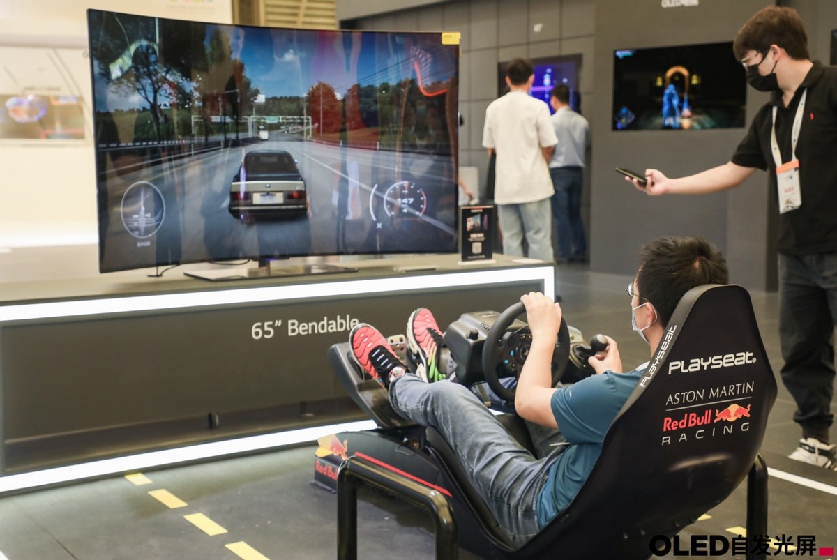 OLED self-luminous screen unveiled at UDE2021, audience: OLED is cool ...