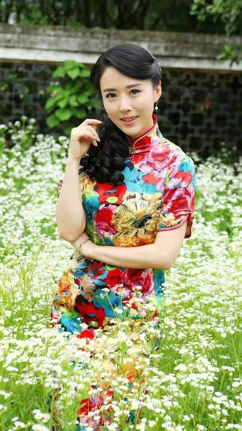 Hunan Beauty-Yan Danchen - iMedia