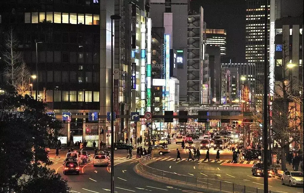 Where do the wealthy people in Japan live?Get up and take a look at ...