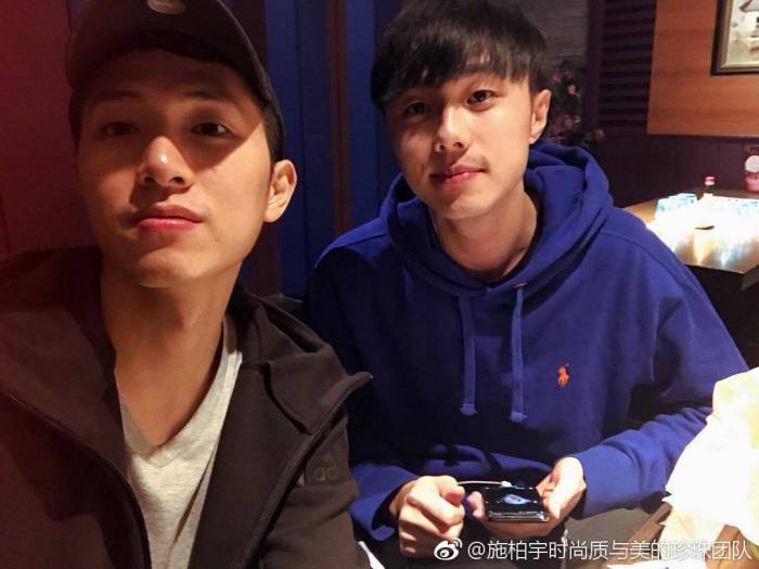 A close photo of Shi Baiyu and his friend Yang Menglin Xu Guanghan - iMedia