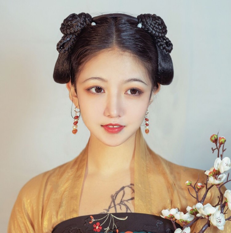 How to tie the hair of a girl in Hanfu - iMedia