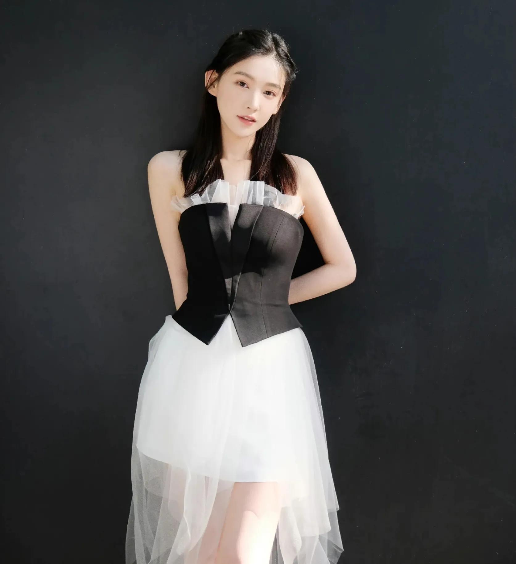 Gentle, charming, confident, free and easy Li Muchen - iNEWS