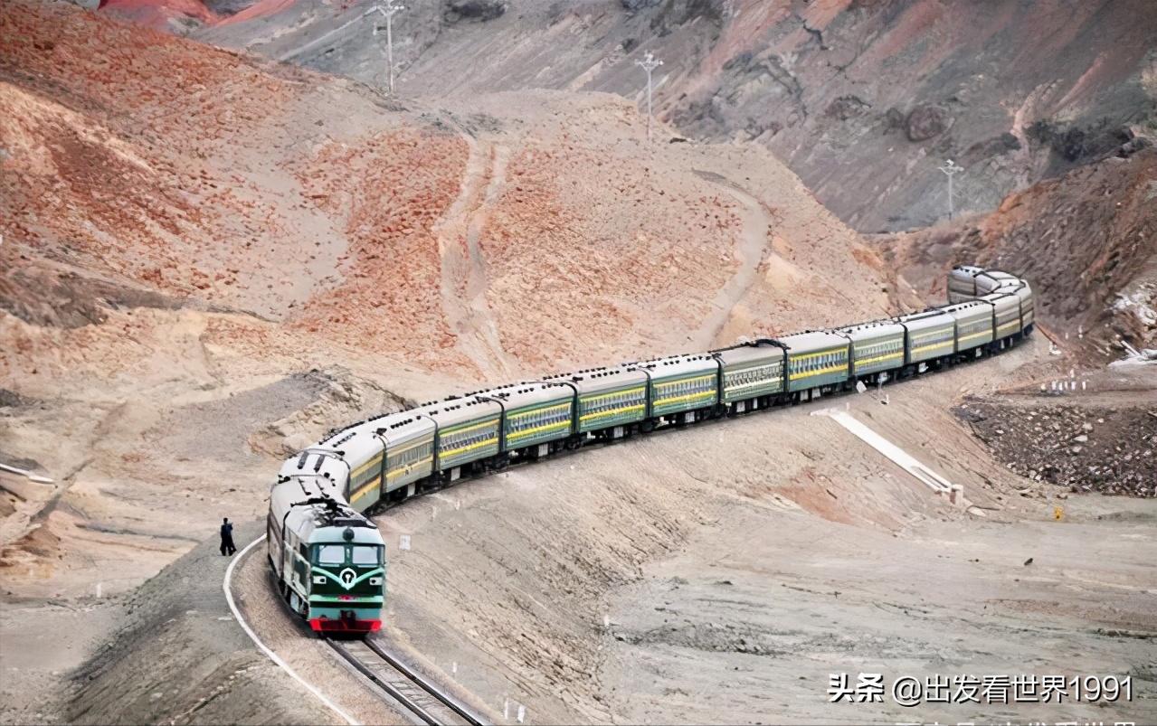 The 350KM/h high-speed railway from Urumqi to Kashgar in Xinjiang is ...