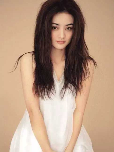 She became famous in the late autumn night, Sun Honglei kissed her 5 ...