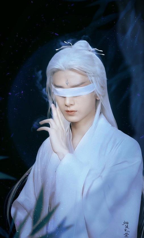 Reuters photo of Cheng Yi's new drama, with white hair and blindfolded ...