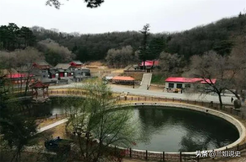 Qiding Longtan Temple in Kaiyuan City, a very famous Buddhist shrine in ...
