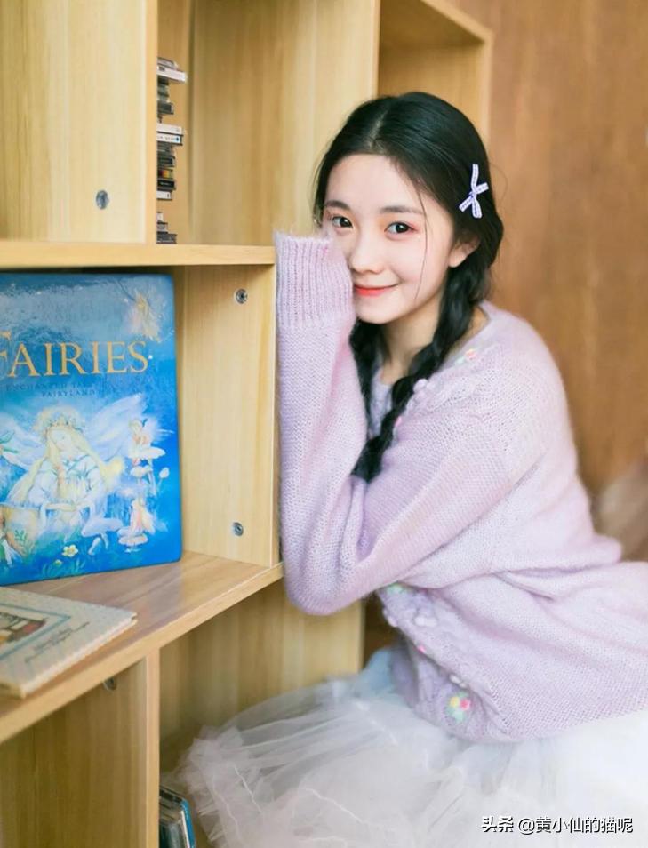 The new "first love girlfriend" Liu Haocun wears a polka-dot tube top ...