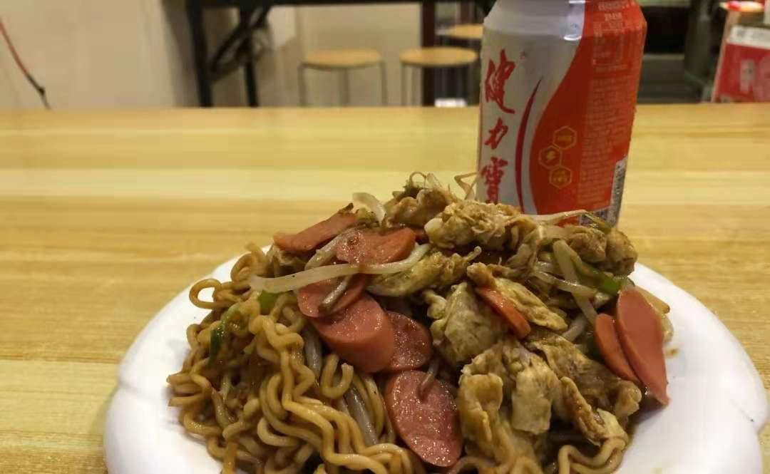 A small instant noodle shop in Taiyuan that has been in business for ...