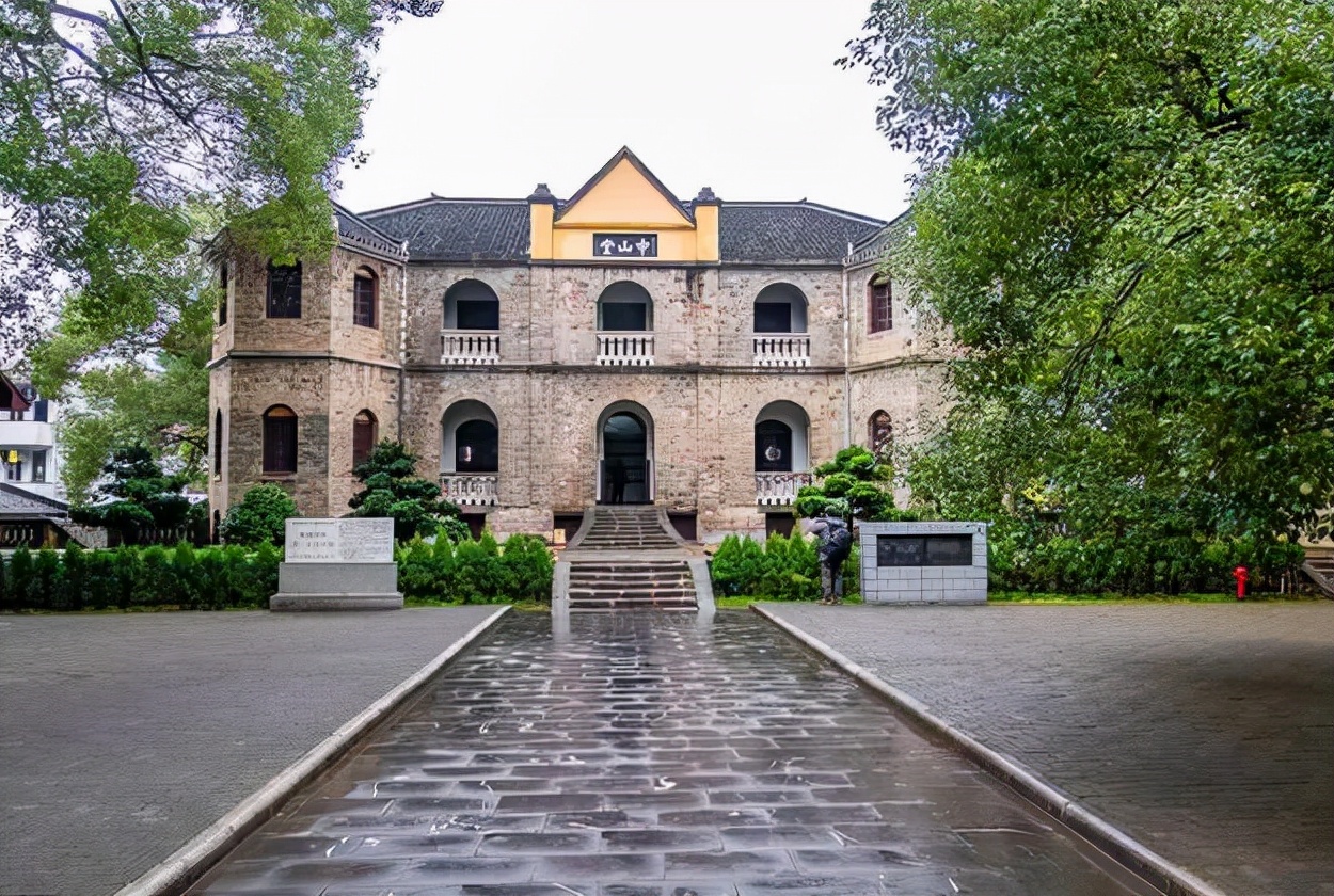 Battle of Wugang, the 74th Army had a bloody battle with half of the ...