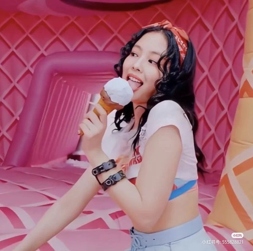 Jennie ice cream MV wallpaper - iMedia