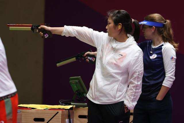 Why do air rifle players wear heavy shooting clothes instead of air ...