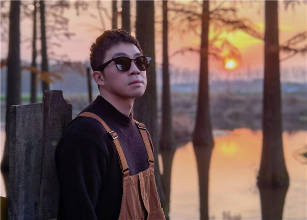 Yu Haoming is suspected of exposing his love affair, holding hands with ...