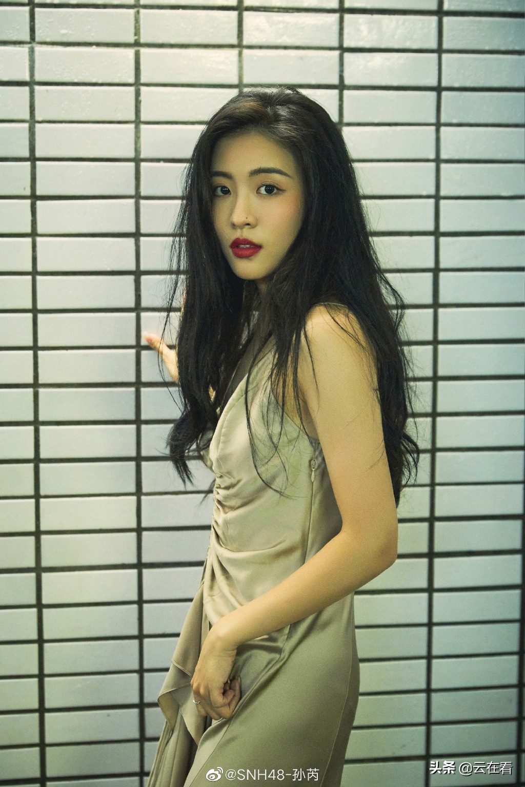 Beauty artist SNH48-Sun Rui charming photo appreciation, very charming ...