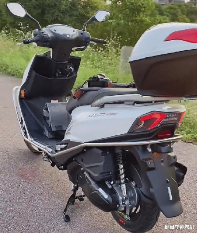 Haojue new pedal UCR125 real car exposed, LED reflective headlights, CBS linkage brake - iMedia