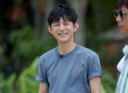 He Jiong cried in Zhou Xun's arms, netizens: Everyone has moments of ...