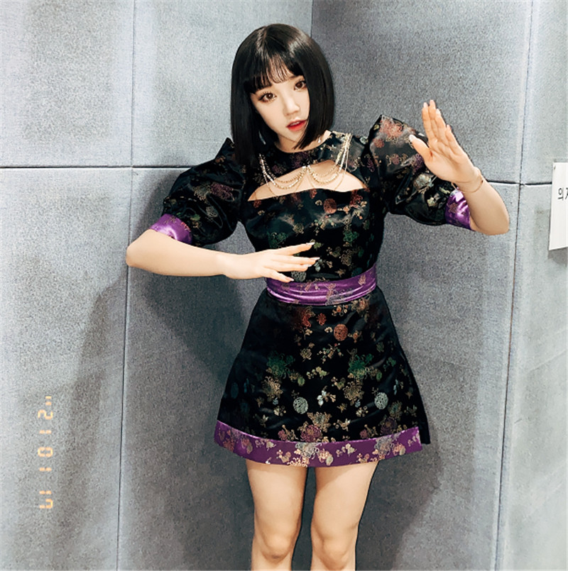 Song Yuqi wears extreme wear, sportswear and white socks are exquisite ...