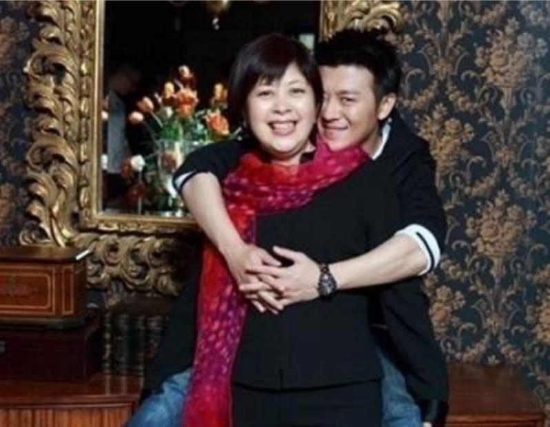 Lin Yushen's real mother and godmother are both directors, but they are ...