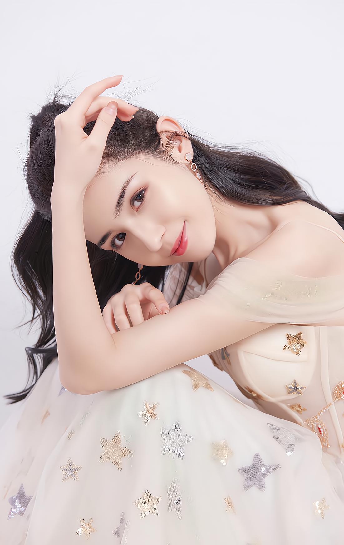 Hanikezi sexy off-the-shoulder dress and shiny gauze dress - iMedia