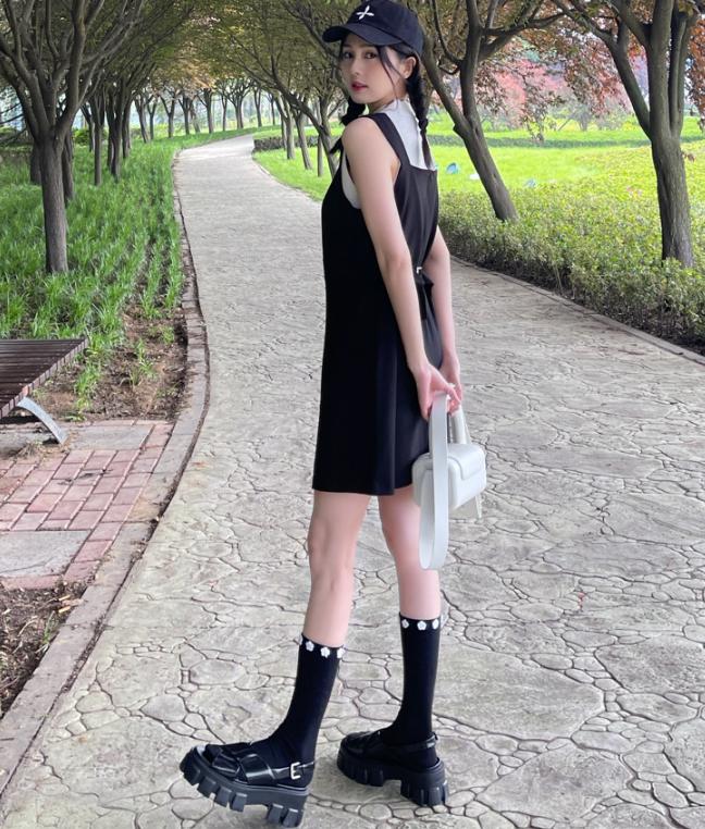 Bailu can really wear it!Sweet and cool girl with braided braids and a ...