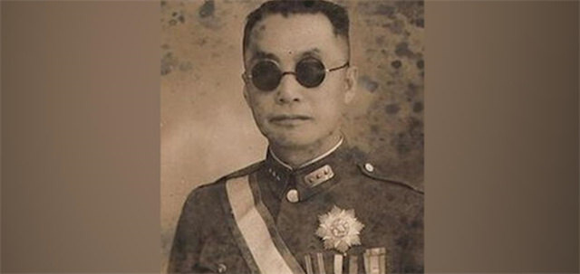 Sichuan warlord Wang Lingji: In order to grab a woman and slap Chiang ...