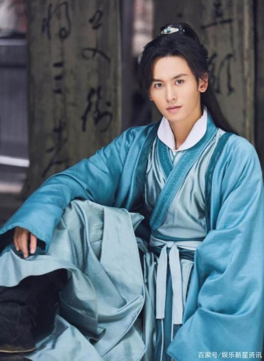 Molesting Ju Jingwei, sitting on Su Xiaoxiao's tomb, molesting statues ...