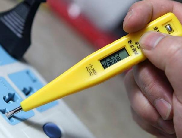 What is the difference and function of the neutral wire, the live wire ...